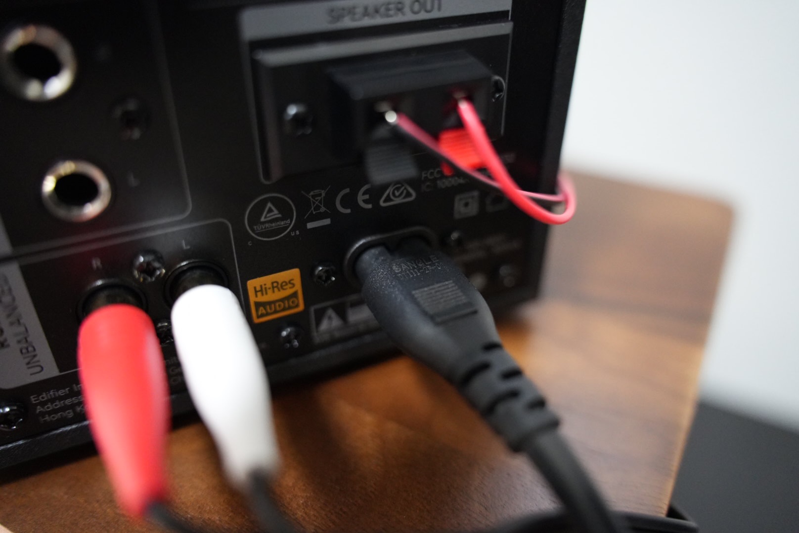 Edifier MR3をレビュー！1万円台ながらBluetooth接続にも対応したコスパ最強のスタンドスピーカー！ | Growence