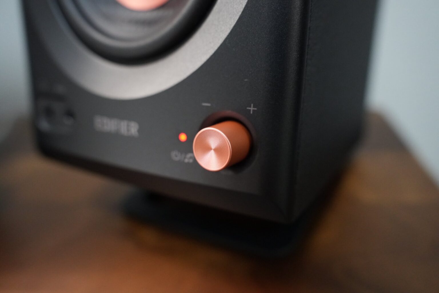 Edifier MR3をレビュー！1万円台ながらBluetooth接続にも対応したコスパ最強のスタンドスピーカー！ | Growence