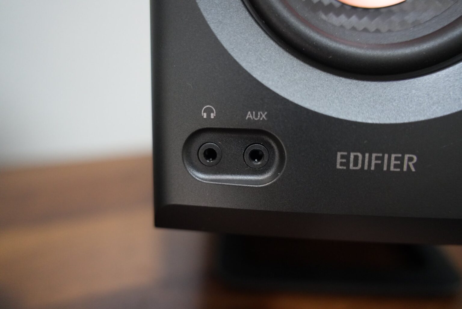 Edifier MR3をレビュー！1万円台ながらBluetooth接続にも対応したコスパ最強のスタンドスピーカー！ | Growence